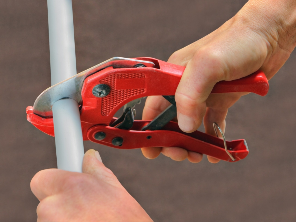 Fachgerecht PE-Rohr schneiden » Anleitung mit Werkzeug